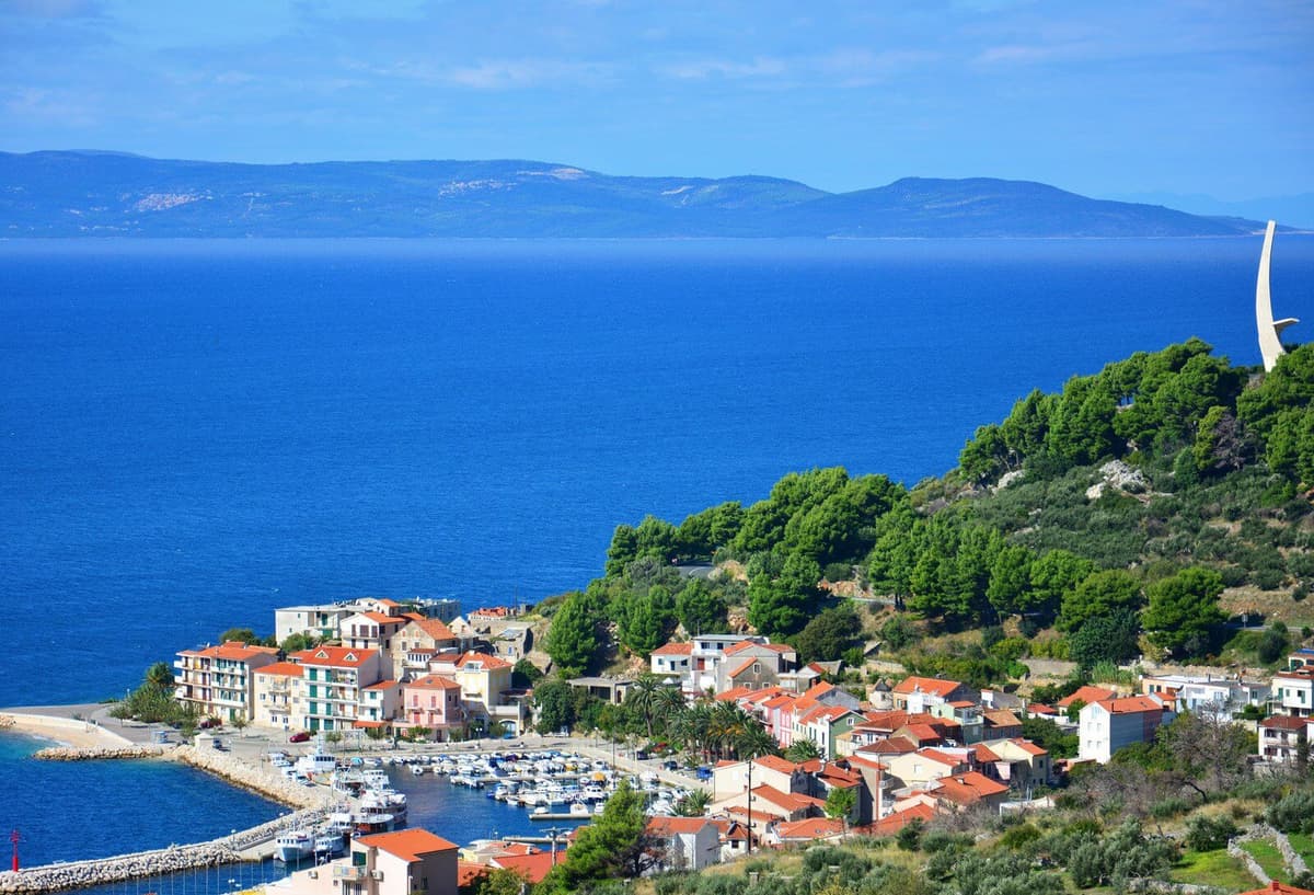Podgora - co zobaczyć i zwiedzić, atrakcje, plaże. Poradnik 2026